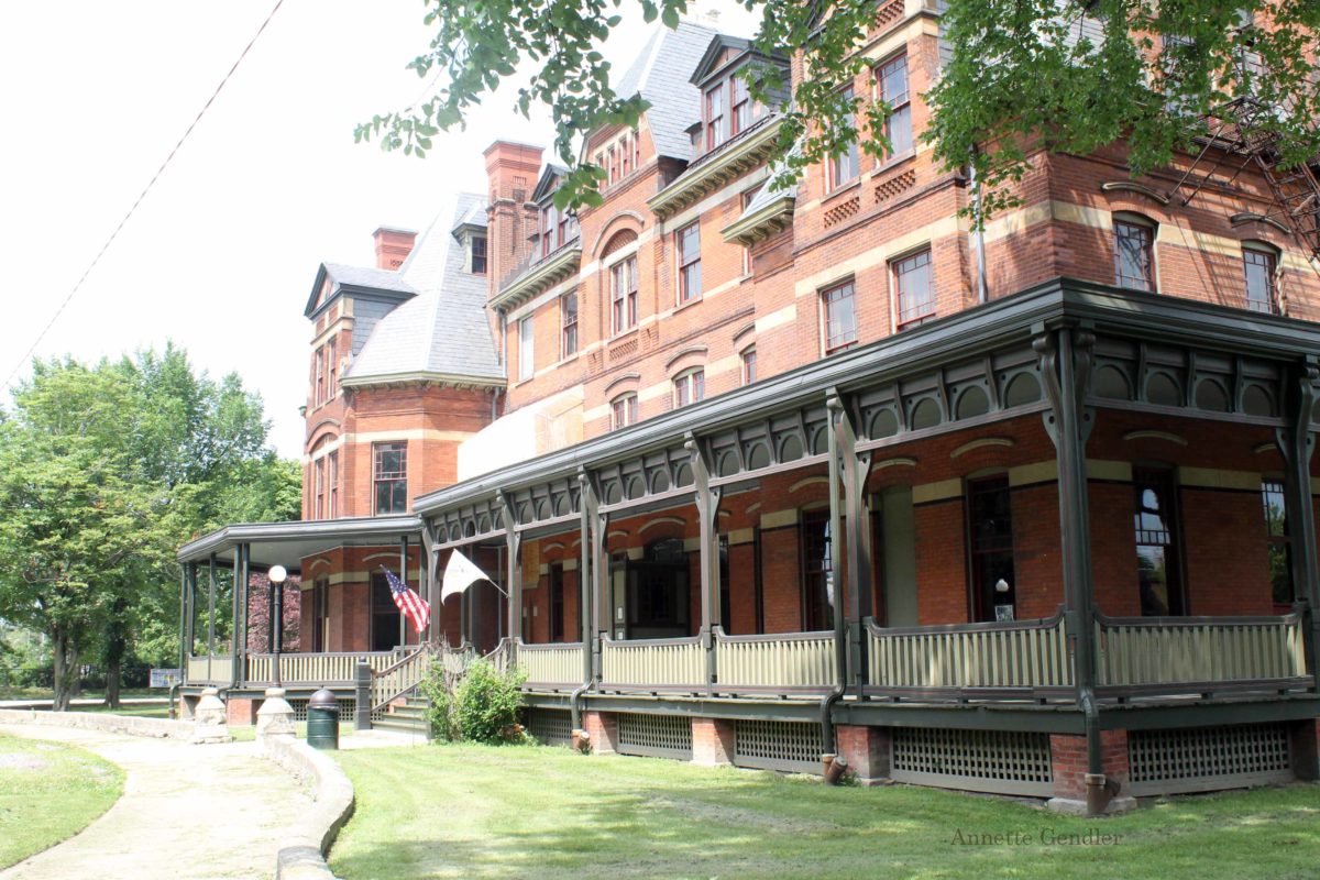 One of the Most Picturesque Chicago Neighborhoods You’ve Probably Never ...