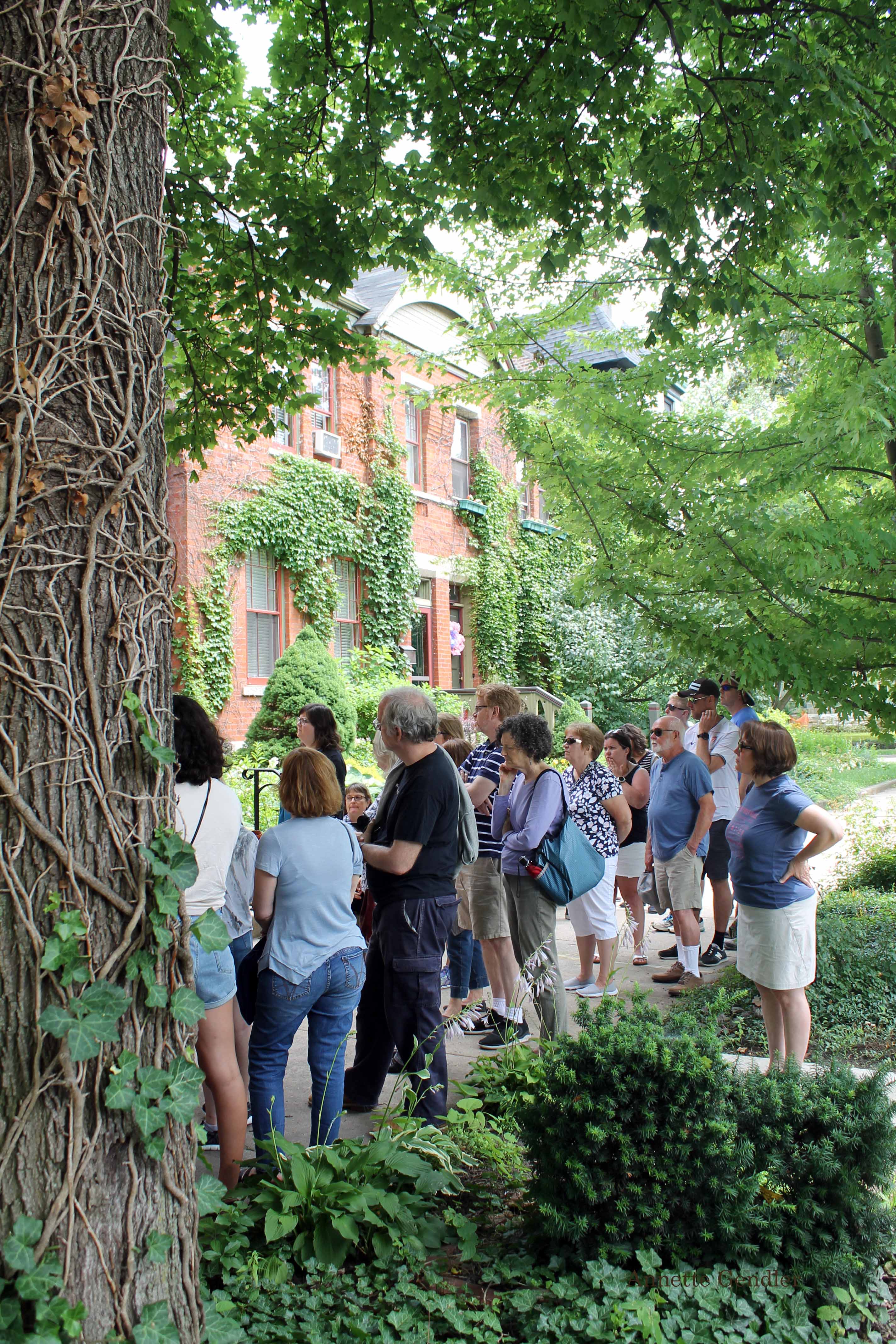 One of the Most Picturesque Chicago Neighborhoods You’ve Probably Never ...